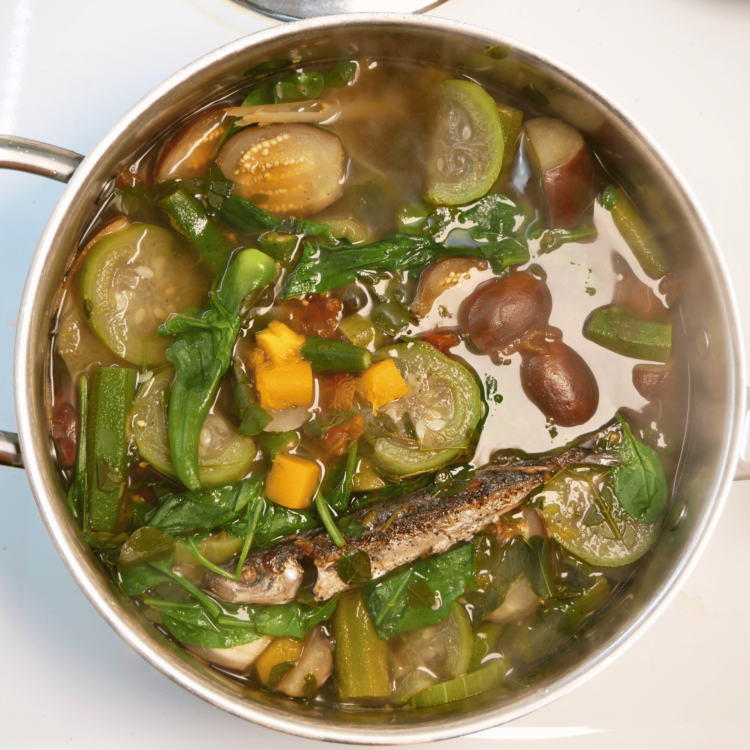 Law-uy (Filipino Vegetable Soup)